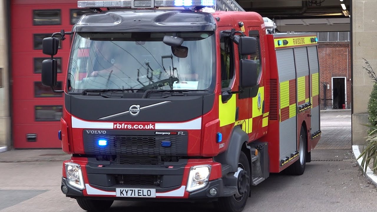 *TWO TONES* Caversham Road Fire Station Pump Turnout to Car Crash - YouTube