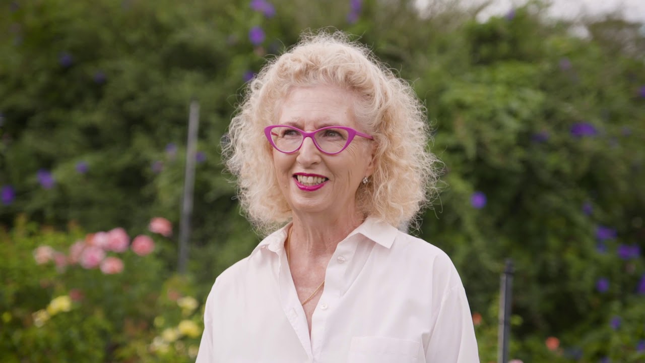 The Garden Gurus - Beautiful Blooms with Patsy Durack - YouTube