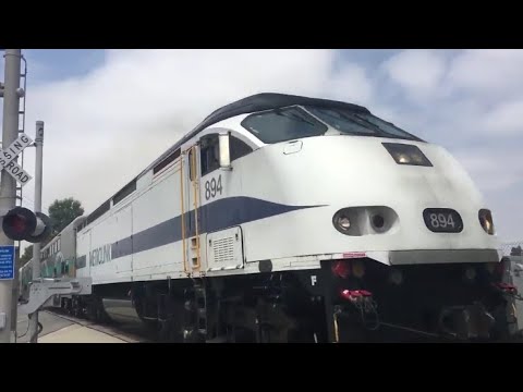 Broken Horn! SCAX 894 Leads Metrolink Commuter Train Past Covina, CA 5 ...