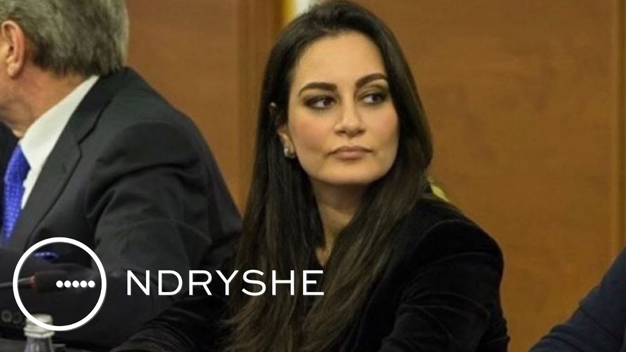 Erla Mëhilli në një intervistë të sikletshme! - YouTube