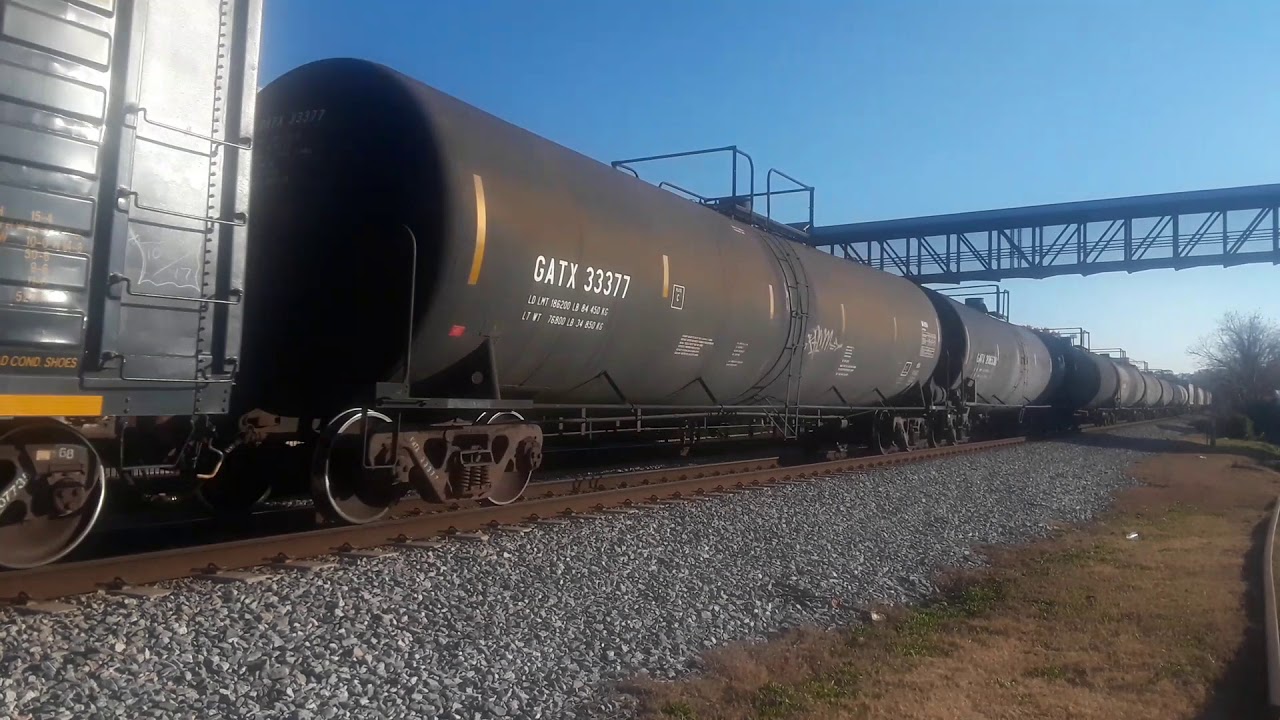 Q542-28 rolling thru Marietta Square on 11/29/17 with CSXT 900 leading - YouTube