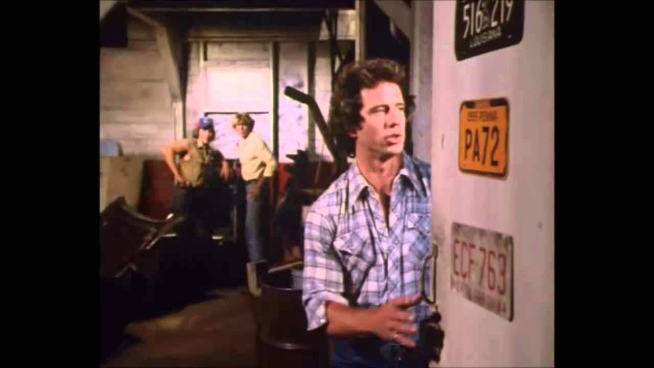 Dukes of Hazzard-Rosco and Cletus chase after Bo and Luke - YouTube