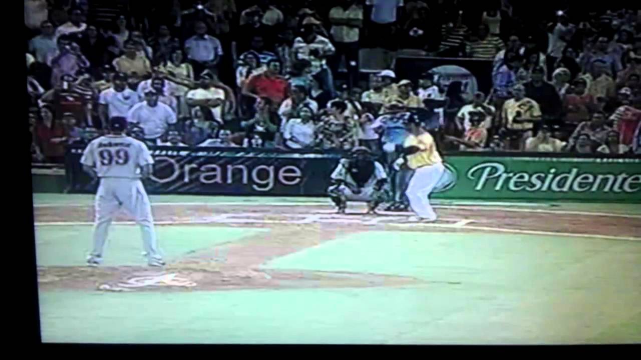 Primer turno de Manny Ramirez con las Aguilas (Home Run) - YouTube