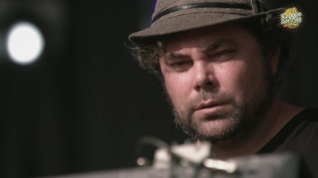 KINGFISHA: Ya With Me - Live at Reggae Sun Ska - YouTube