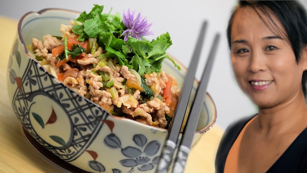 Pork & Tomato Noodle Sauce (Chinese Style Cooking Recipe) - YouTube