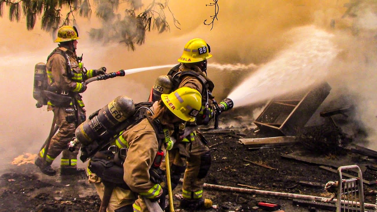 LAFD Battling Greater Alarm Structure Fire in Hollywood - YouTube