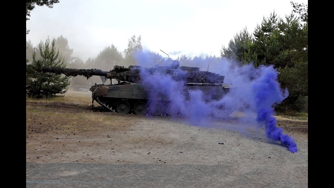 ABC-Abwehr: Leopard 2 wird dekontaminiert - YouTube