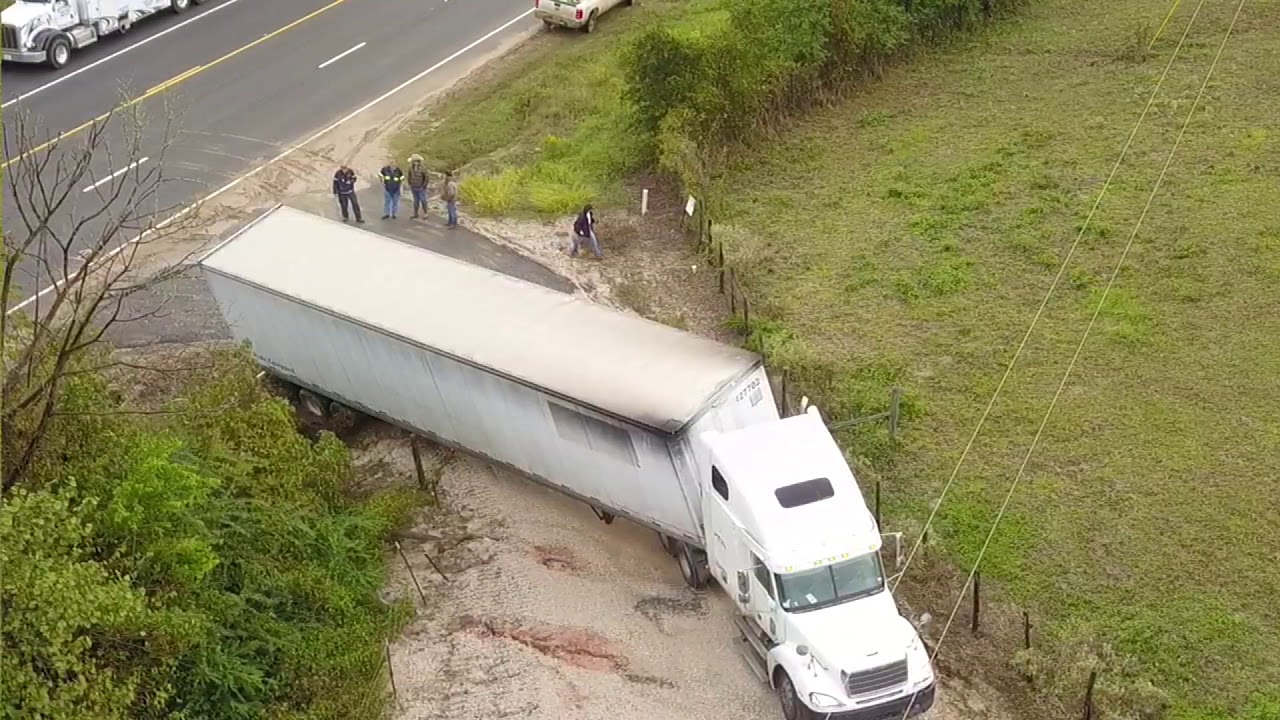Semi Truck Fail Turn - YouTube