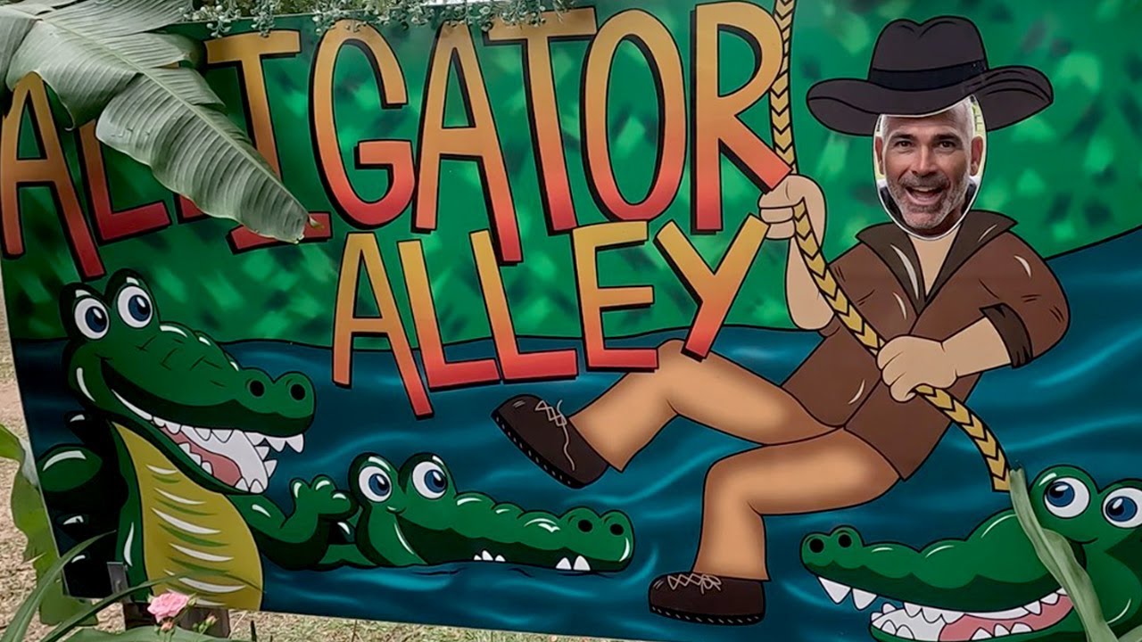 Visiting Alligator Alley Reptile Park! - YouTube