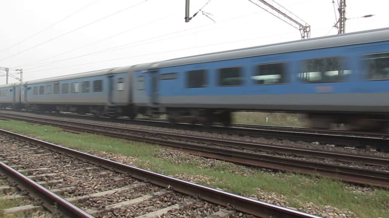 High Speed 12004 New Delhi Lucknow Swarna Shatabdi Express - YouTube