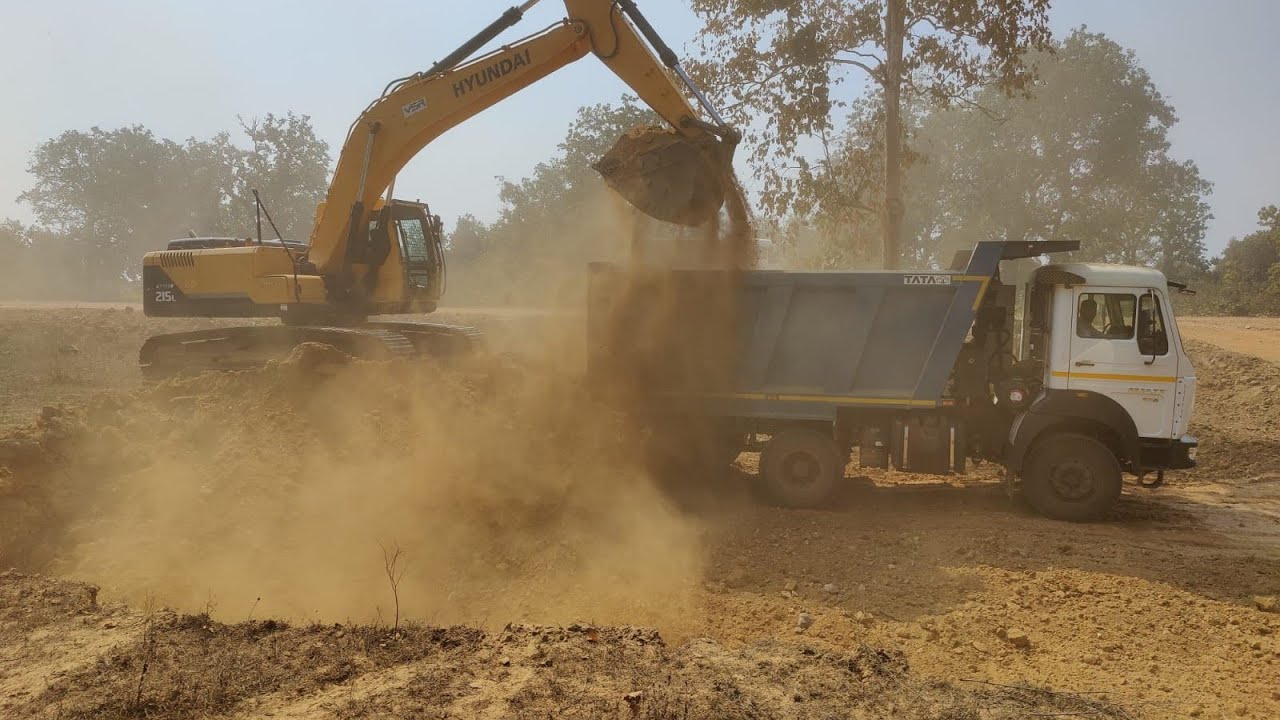 hyundai JCB Loading Sand to a hywa - YouTube