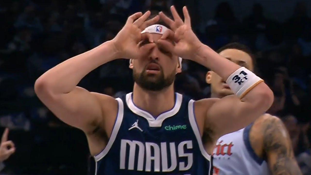 Klay Thompson turns into his PRIME and hits 7 threes in first quarter ...