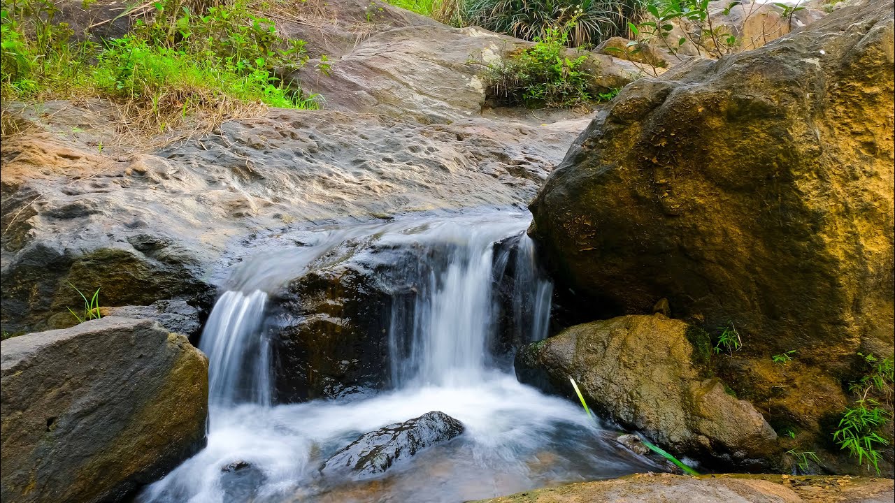 10 hours of strong stream water flowing, relaxing sounds, flowing ...