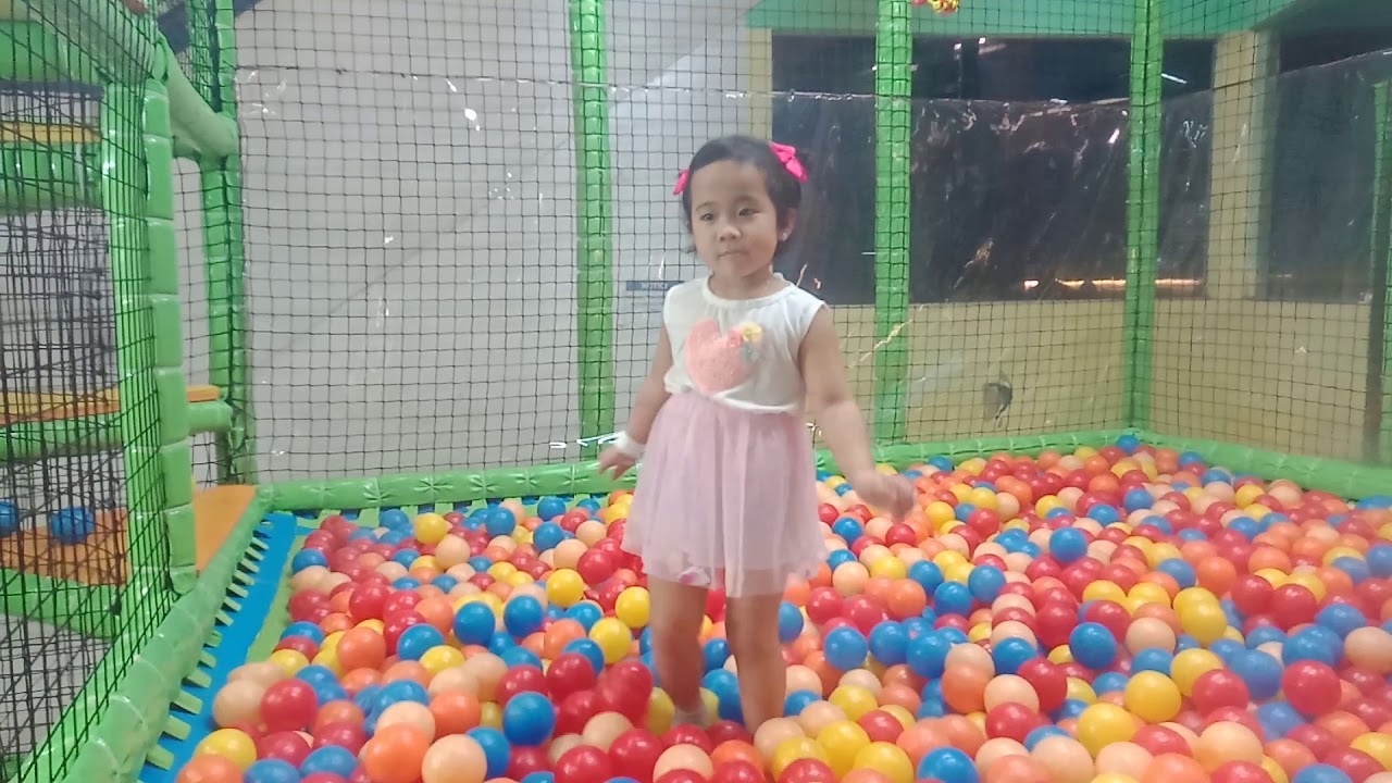 @ the playground Isetann Recto. - YouTube