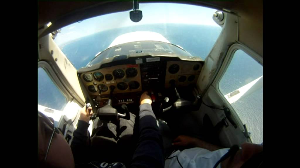 Cessna 152 stalls, steep turns and other maneuvers. - YouTube
