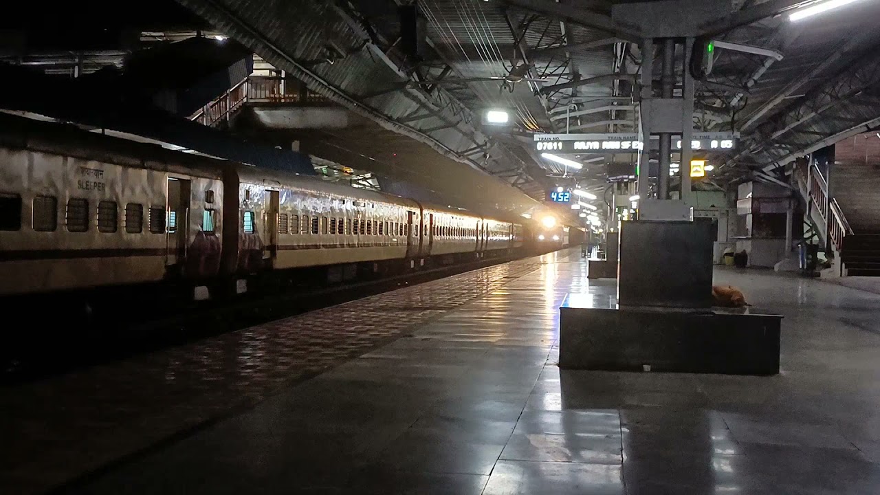 Back to Back trains skipping Manmad Junction at MPS - YouTube