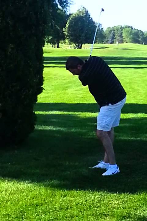 Golfer Gets Hit in Head with Golf Ball - YouTube