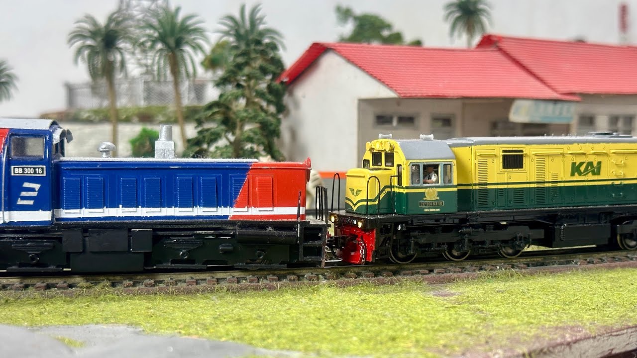 Kereta api Double traksi BB300 RnB Logo Z Perumka &CC201 Vintage ...