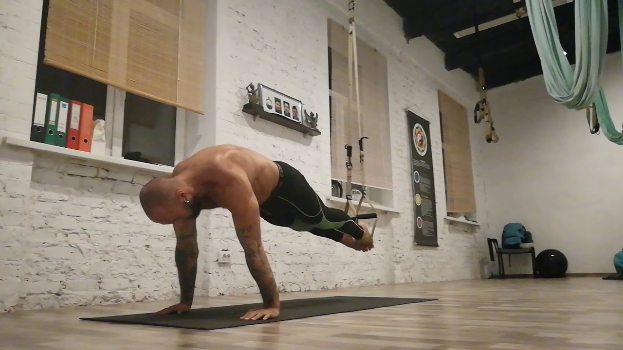 2 SUSPENDED CRUNCH - YouTube