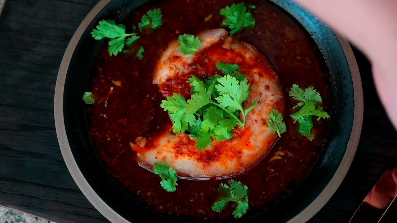 Kaeng hang le (Pork belly Thaicurry) - YouTube