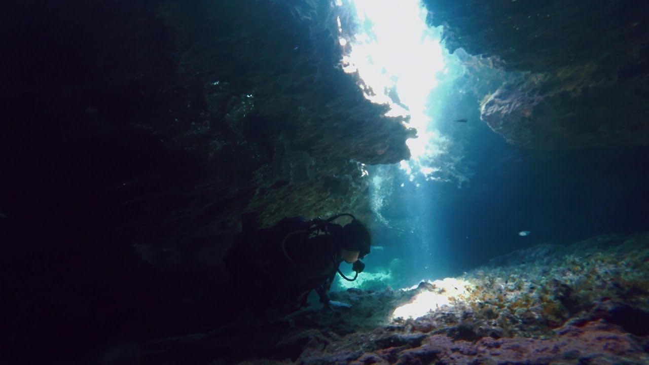 🇲🇹 Scuba Diving - Malta | Ghar Lapsi Cave - YouTube
