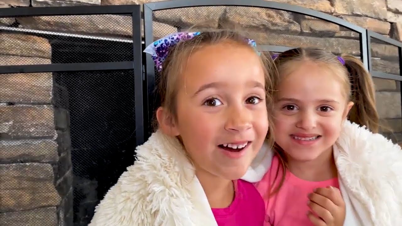 Pretend Play Sisters! Kids Play Indoor Rainy Day! Kinetic Sand Fun ...