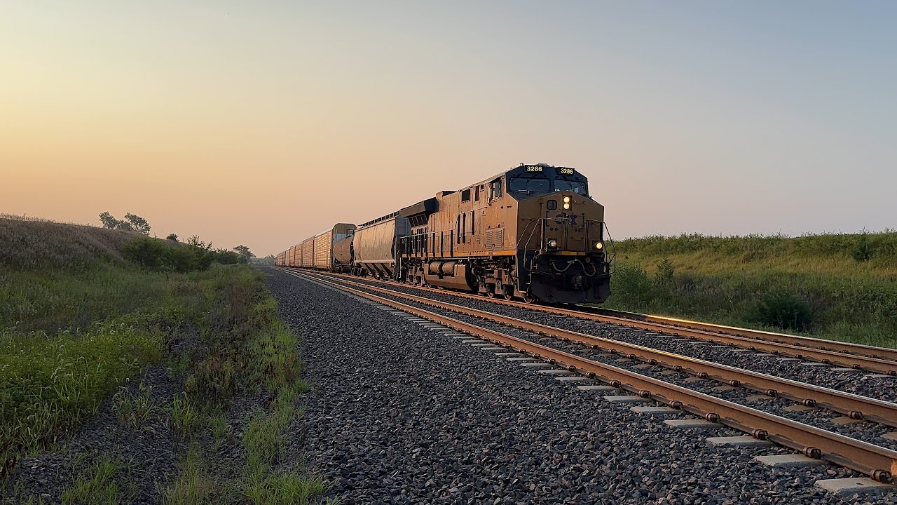 CSX 3286 leads a manifest down the Kansas Subdivision in Marysville ...