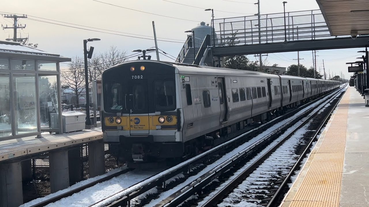LIRR: M7 at Deer Park - YouTube