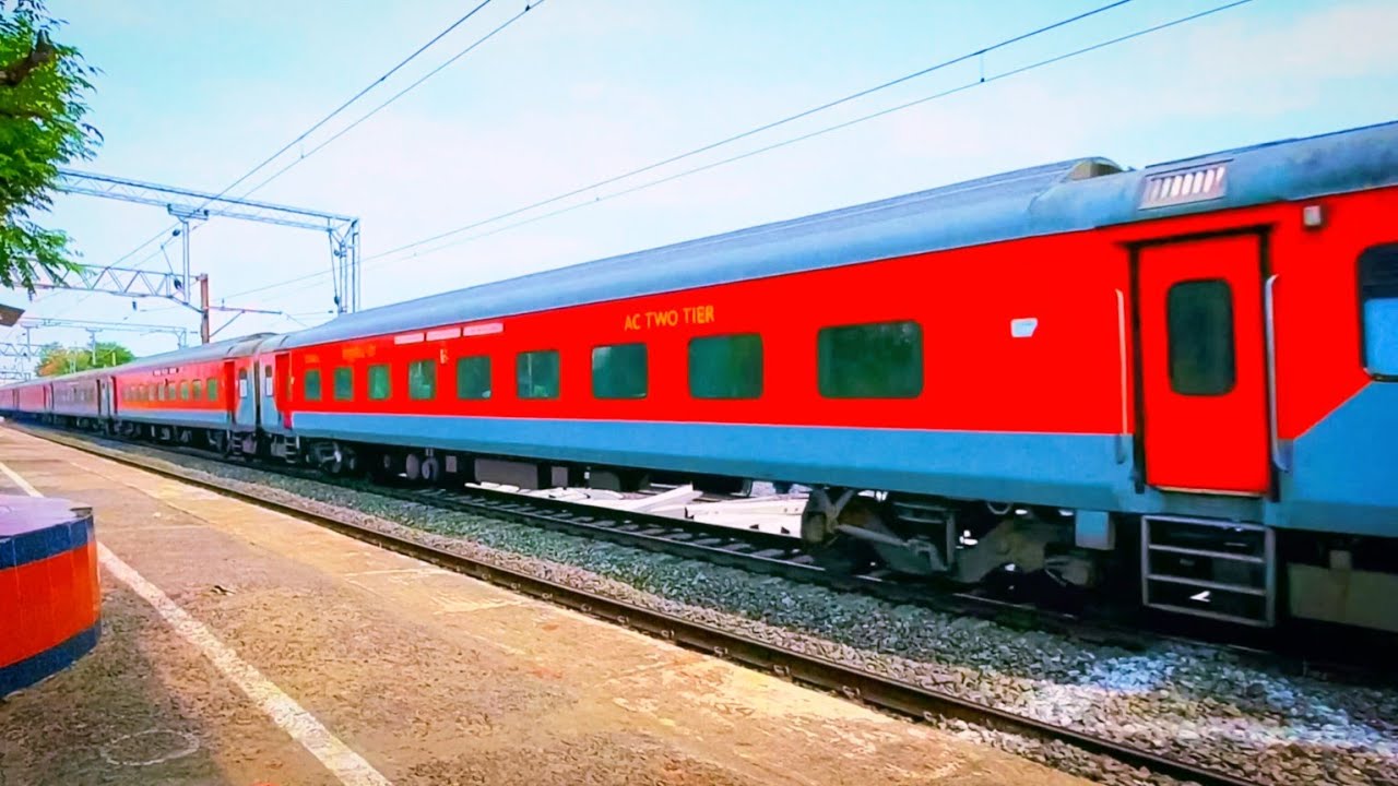 New Delhi Howrah Rajdhani Express || 12302 New Delhi Howrah Rajdhani ...
