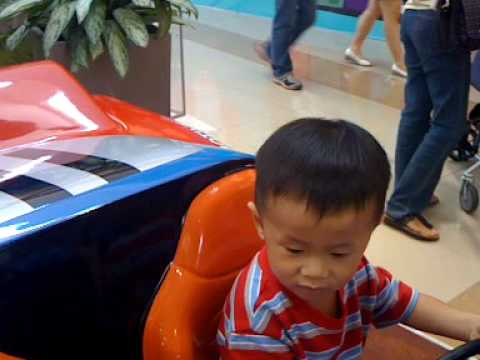 en en playing sport car with yu jie at New Jaya Jusco 13-6-2010 - YouTube
