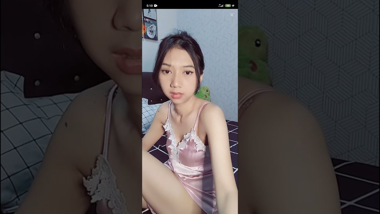 Gadis cantik goyang hot bikin sang3 || bigo live hot - YouTube
