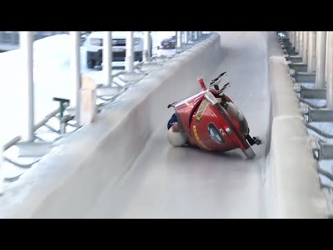 The Italian women's team makes their debut in bobsleigh - YouTube