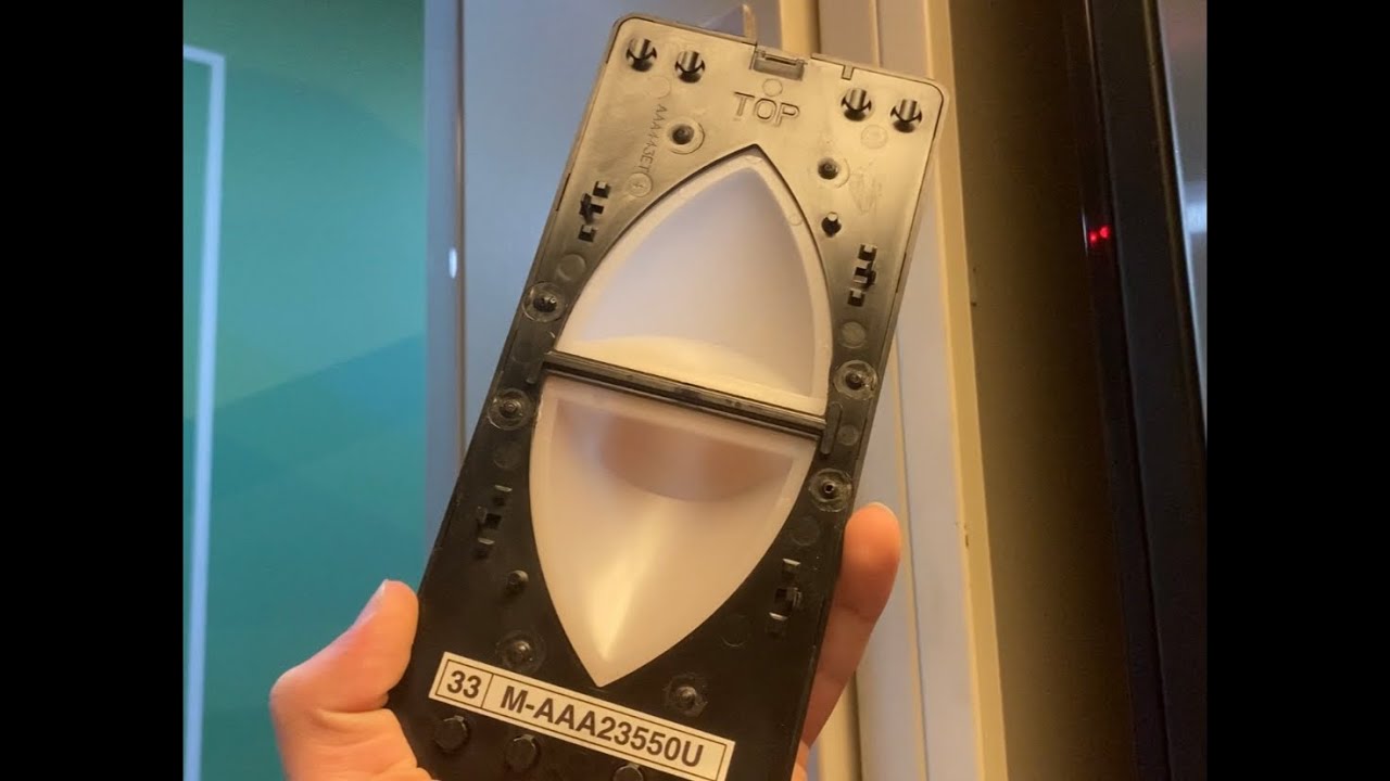 Fake Egg Lantern Otis Series 5 Hydraulic Elevator at Holiday in Express ...