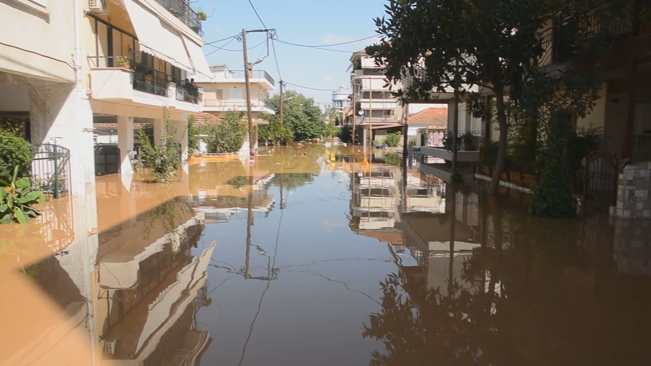 Πλημμύρες και οχυρώσεις σπιτιών σε παραποτάμιες συνοικίες της Λάρισας ...