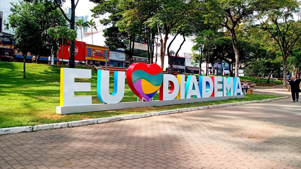 DIADEMA GANHA LETREIRO NA PRAÇA DA MOÇA - YouTube