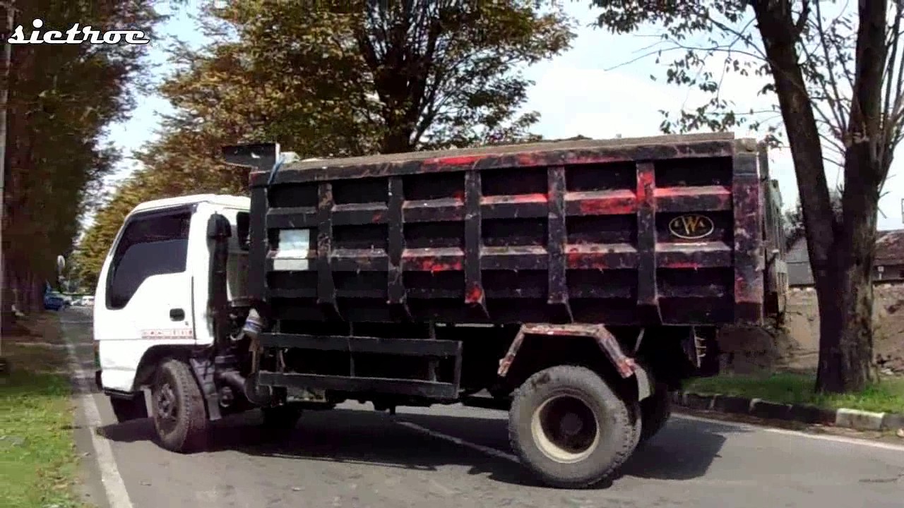 KOMATSU PC 75 UU MAKE DRAINASE - YouTube