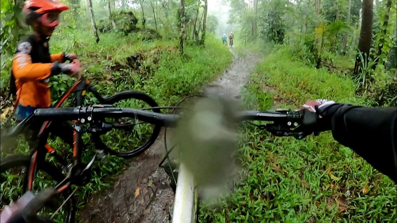 Edisi Musim Hujan Gowes Uji Nyali Track 2 Sadarehe || Fullsus vs hard trail - YouTube
