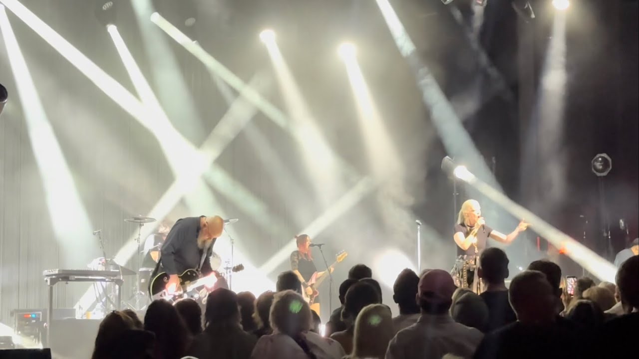 Garbage - whole concert - “Happy Endings” tour 9/20/2025 Brooklyn ...