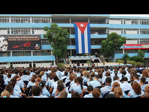 ¿Cómo son las Escuelas en Cuba? - YouTube
