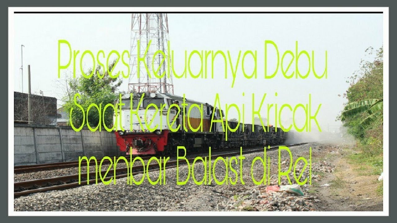 Proses Keluarnya Debu Saat Kereta Api Barang Kricak Menebar Batu ...