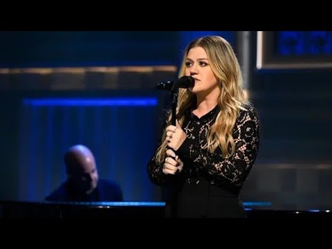 Kelly Clarkson Takes Over ‘Fallon’ to Perform ‘Lighthouse,’ Play ...