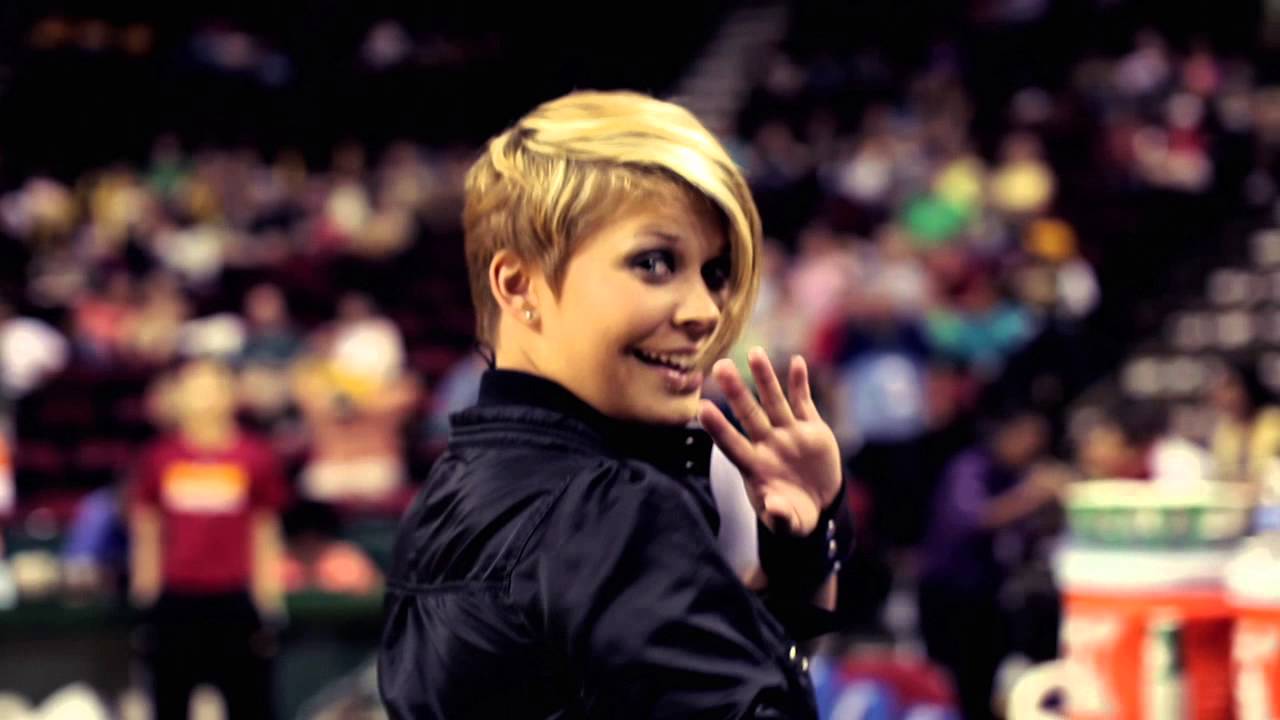 Jennifer Newberry - KeyArena National Anthem - YouTube