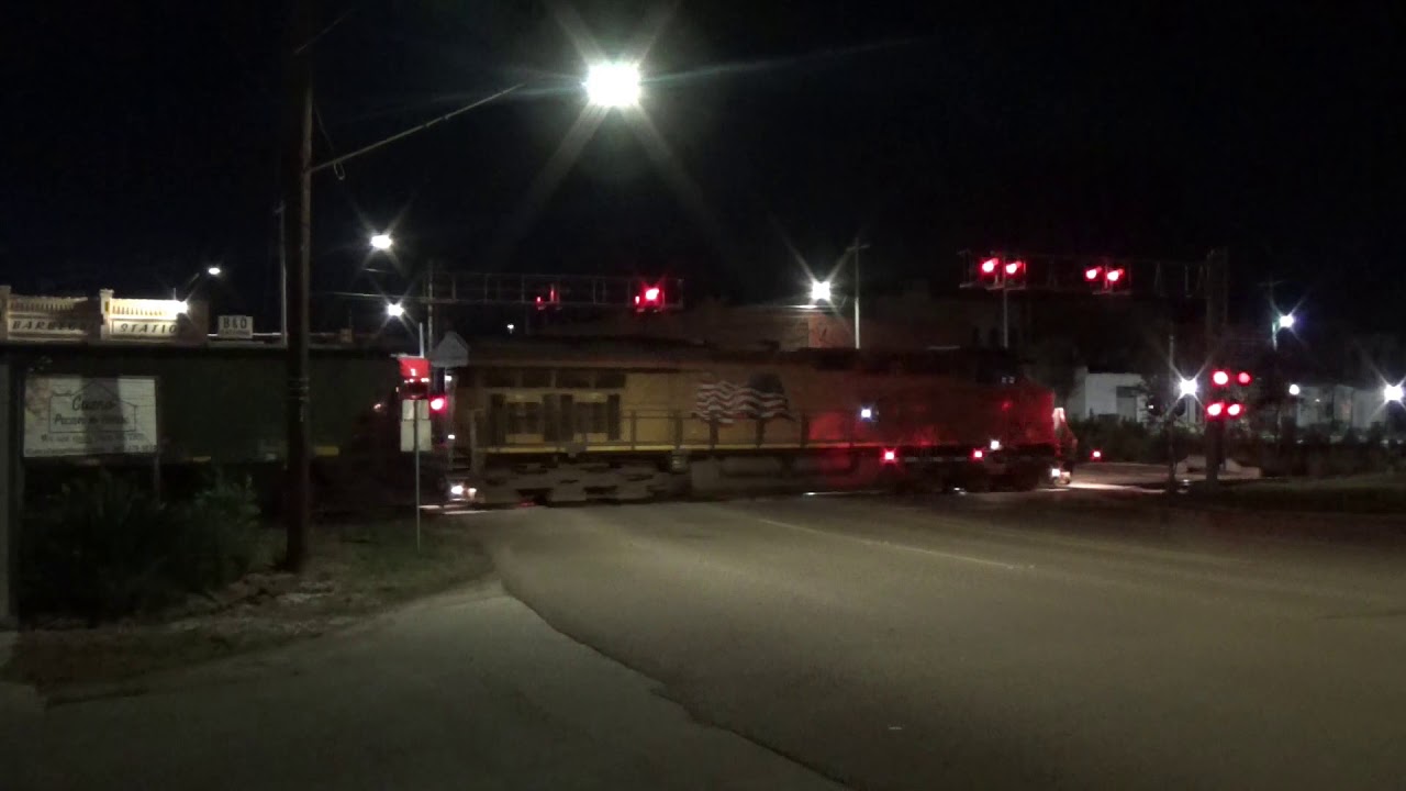 UP #2697 Leads WPUSNR-30 - YouTube