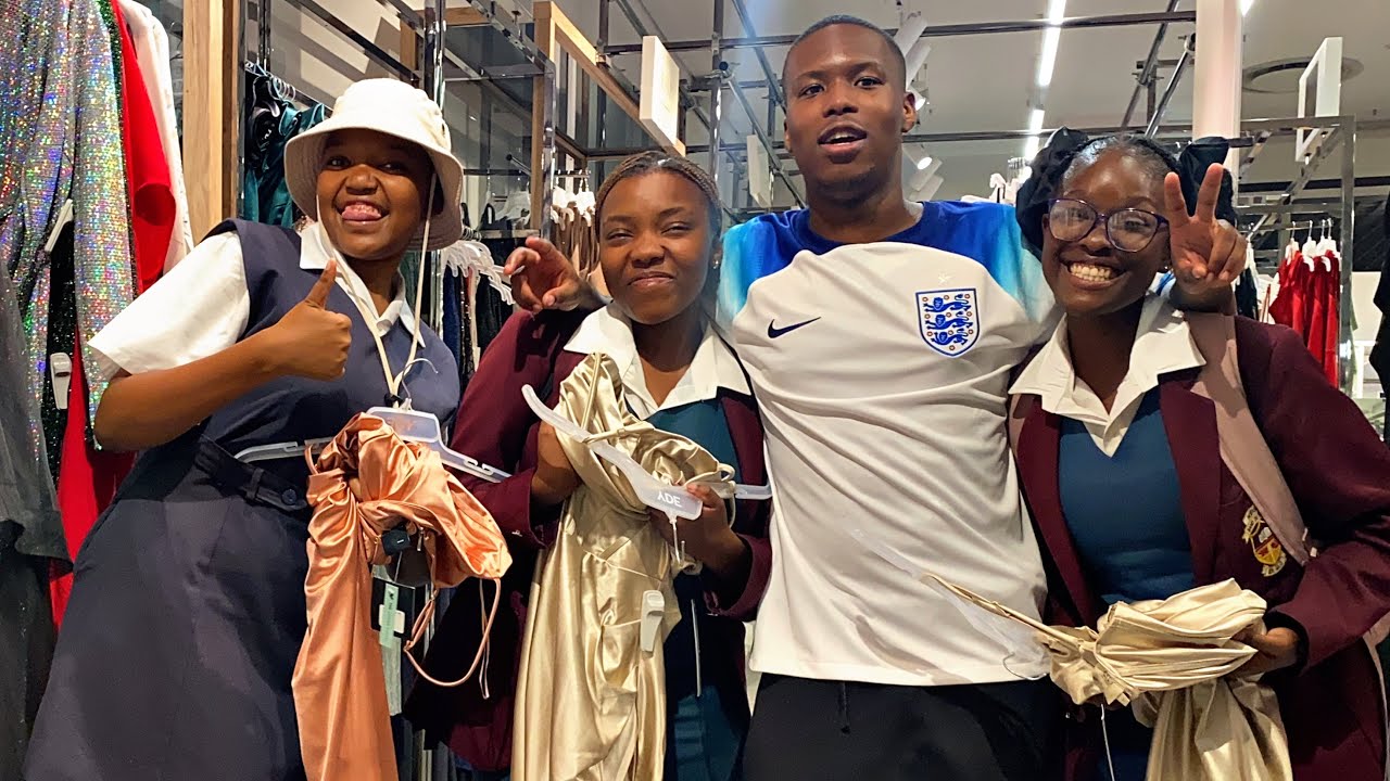 TOOK MY SUPPORTERS ON AN EXPENSIVE SHOPPING SPREE - YouTube