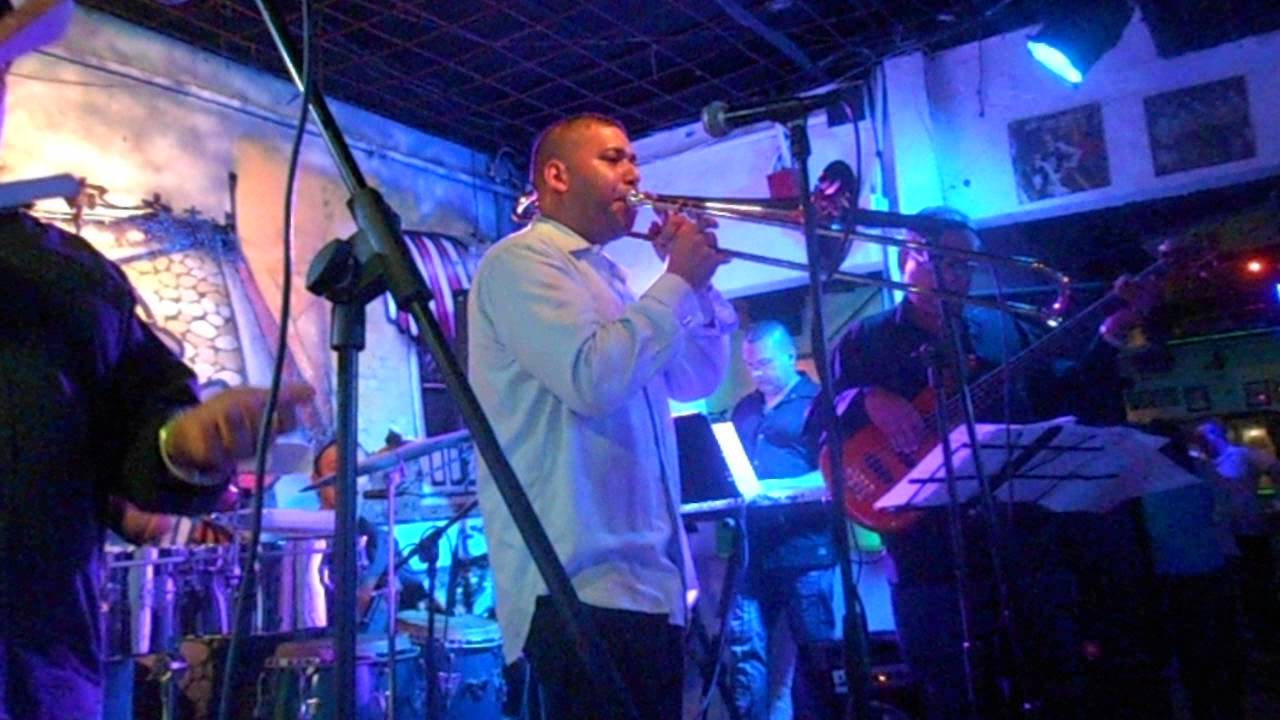 DAVID GONZALEZ JR Y SU ORQ SOLO DE TROMBON - YouTube