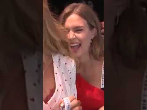 Josephineskriver Romeejri  Victoria Devret Defilesi