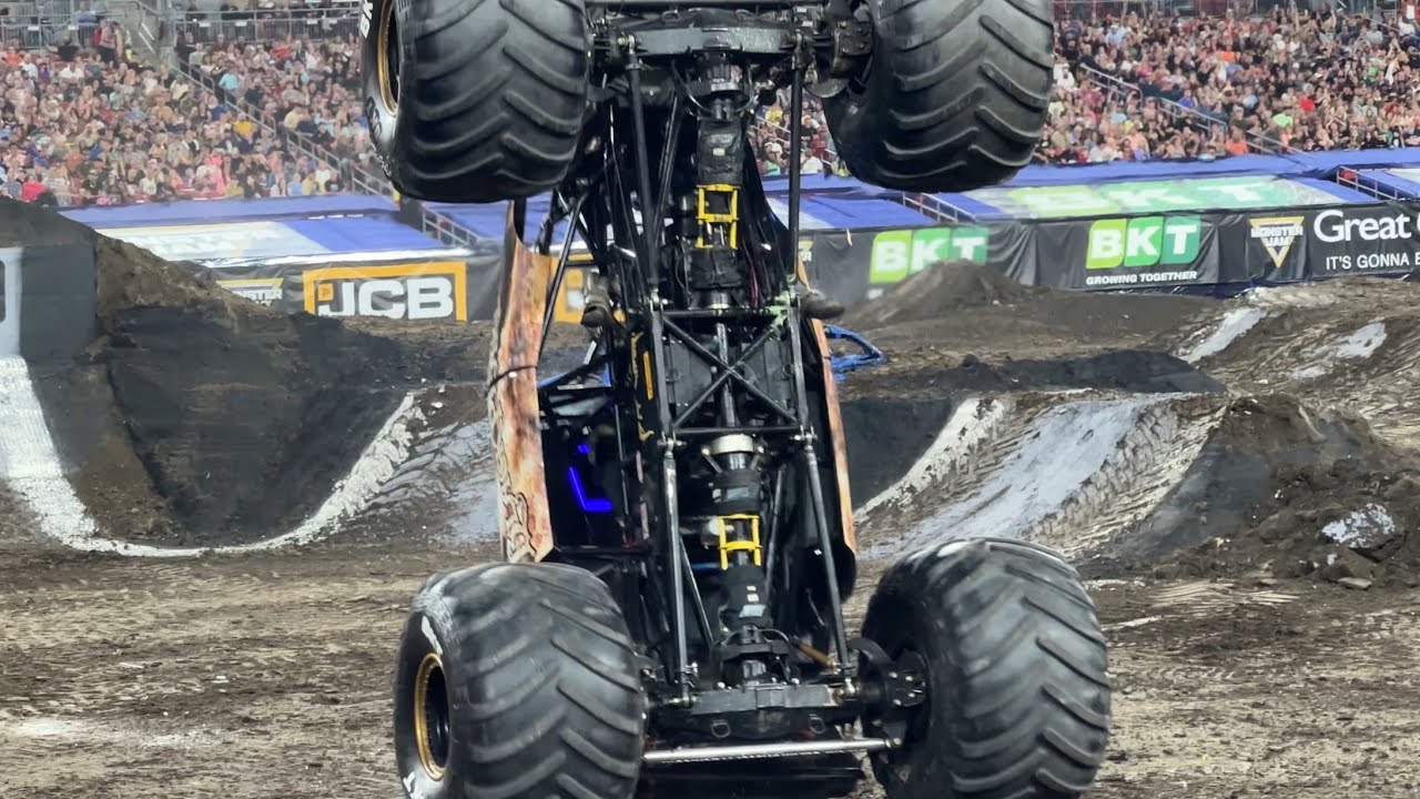 Monster Jam Tampa 02/10/2024 The Black Pearl (Cole Venard) FREESTYLE 4k ...
