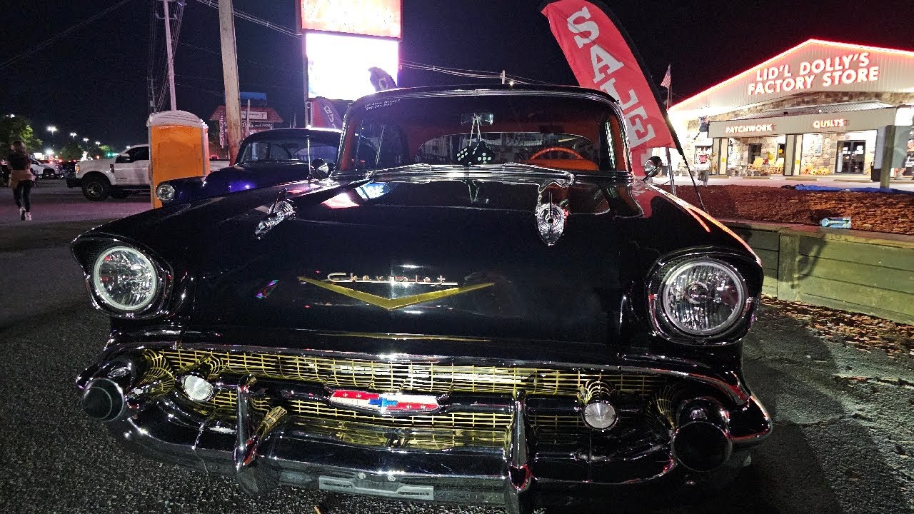 Fall Rod Run Pigeon Forge LIVE Friday - YouTube