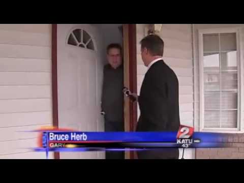 Tainted-burger lawsuit: Worker spit in deputy's burger - YouTube