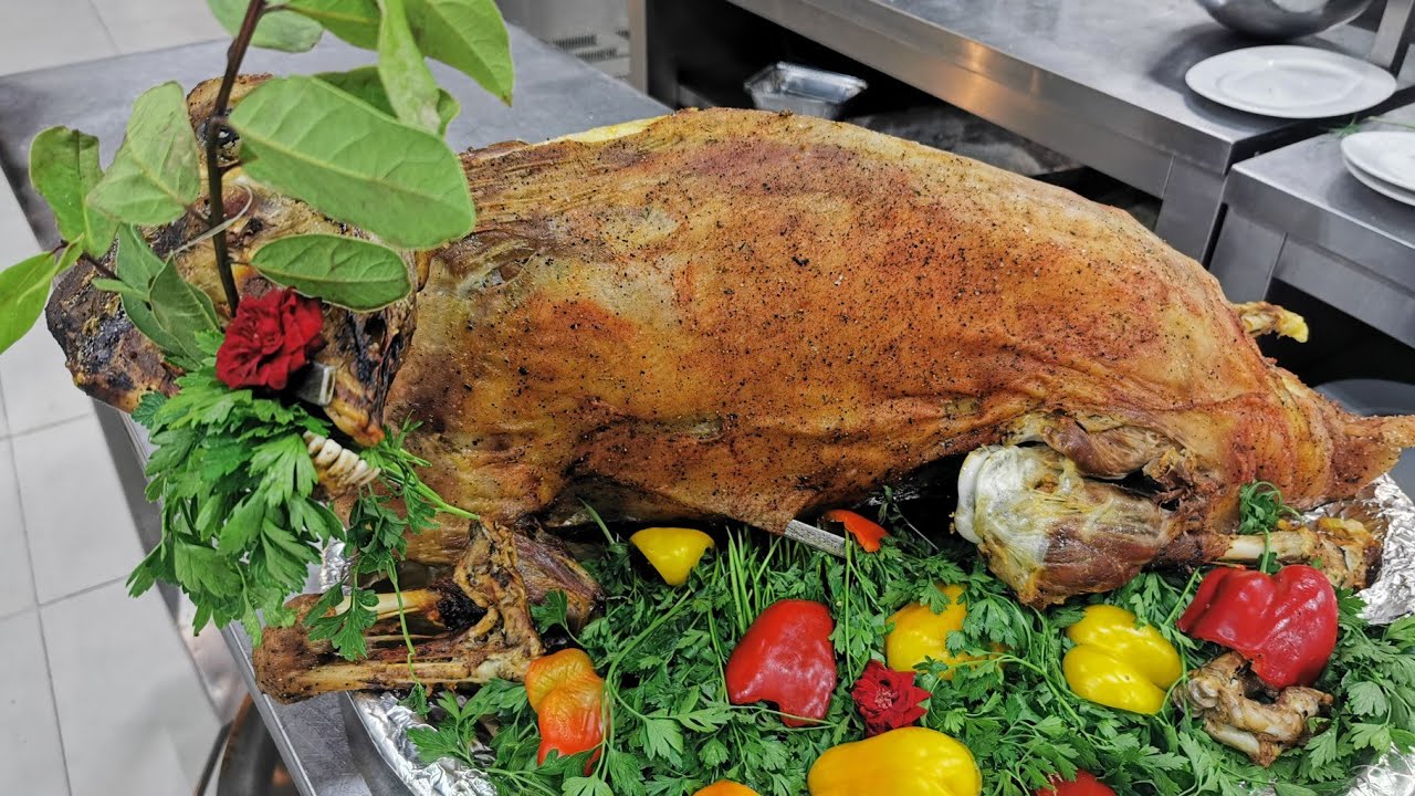 Kürədə bütöv quzu və quzu səbəti - YouTube